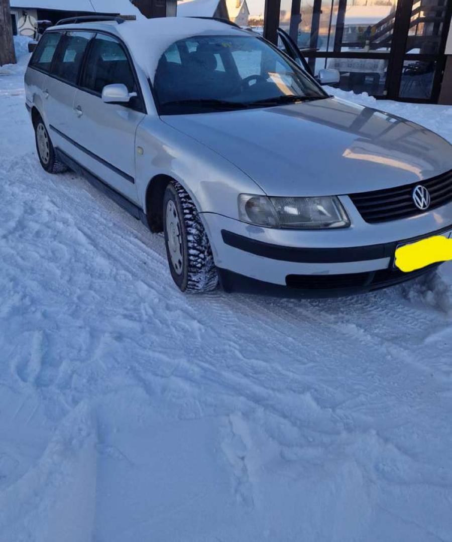 Pelēks Volkswagen Passat 1998 Jonava, ar dzinēja tilpumu 1.90 L un nobraukumu 282 tūkst. km par 899 €, foto 1 vietnē AUTOMOTO.COM.LV