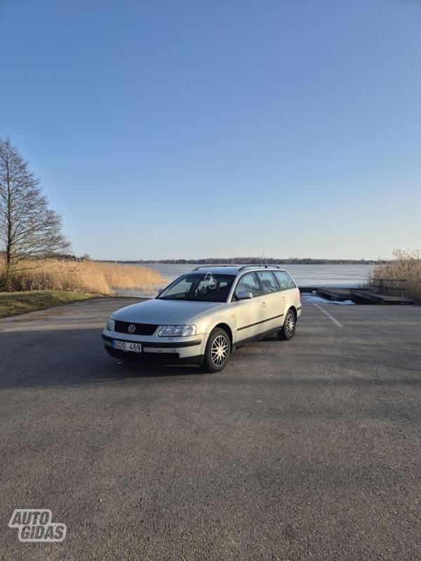 Pelēks Volkswagen Passat 2000 Vilkaviškis, ar dzinēja tilpumu 1.90 L un nobraukumu 381 tūkst. km par 700 €, foto 1 vietnē AUTOMOTO.COM.LV