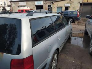 Grey Volkswagen Passat 2000 in Vilnius, with an engine capacity of 1.80 L and mileage of 401 thousand km for 699 €, photo 3 on AUTOMOTO.COM.LV