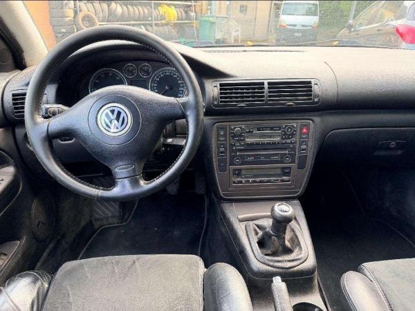 Grey Volkswagen Passat 2001 in Vilnius, with an engine capacity of 2.77 L and mileage of 212 thousand km for 3300 €, photo 8 on AUTOMOTO.COM.LV