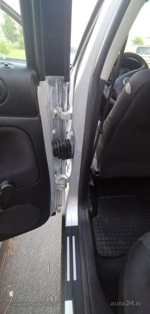 Pelēks Volkswagen Passat 2001 Tallina, ar dzinēja tilpumu 1.90 L un nobraukumu 214 tūkst. km par 4850 €, foto 18 vietnē AUTOMOTO.COM.LV