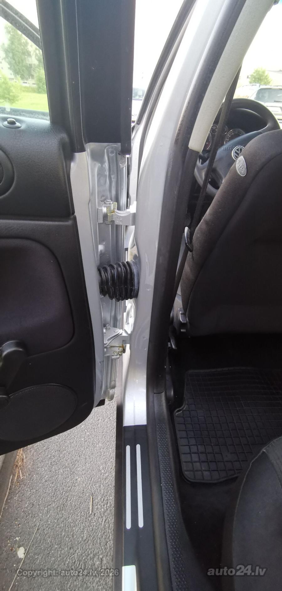 Pelēks Volkswagen Passat 2001 Tallina, ar dzinēja tilpumu 1.90 L un nobraukumu 214 tūkst. km par 4850 €, foto 18 vietnē AUTOMOTO.COM.LV
