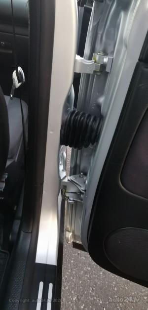 Pelēks Volkswagen Passat 2001 Tallina, ar dzinēja tilpumu 1.90 L un nobraukumu 214 tūkst. km par 4850 €, foto 19 vietnē AUTOMOTO.COM.LV