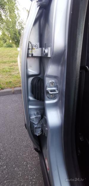 Pelēks Volkswagen Passat 2001 Tallina, ar dzinēja tilpumu 1.90 L un nobraukumu 214 tūkst. km par 4850 €, foto 21 vietnē AUTOMOTO.COM.LV