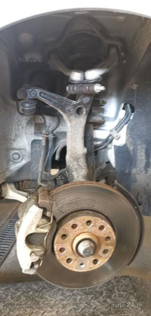 Pelēks Volkswagen Passat 2001 Tallina, ar dzinēja tilpumu 1.90 L un nobraukumu 214 tūkst. km par 4850 €, foto 22 vietnē AUTOMOTO.COM.LV