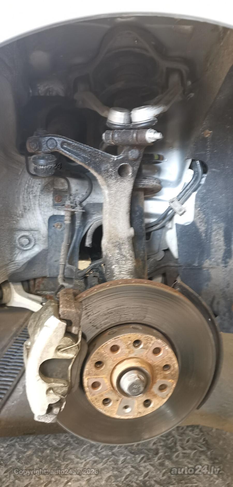 Pelēks Volkswagen Passat 2001 Tallina, ar dzinēja tilpumu 1.90 L un nobraukumu 214 tūkst. km par 4850 €, foto 22 vietnē AUTOMOTO.COM.LV