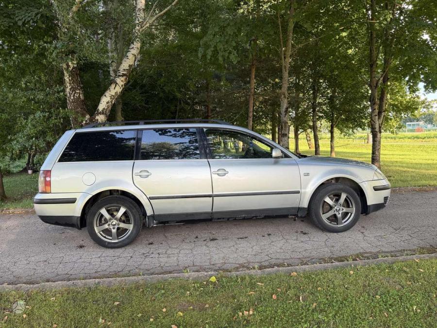 Grey Volkswagen Passat 2001 in Plunge, with an engine capacity of 1.90 L and mileage of 234 thousand km for 1700 €, photo 6 on AUTOMOTO.COM.LV