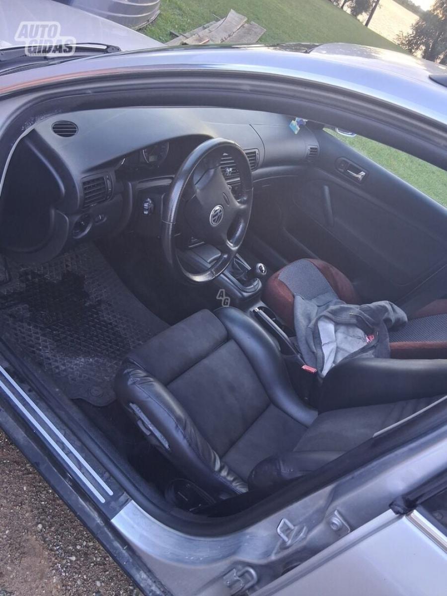 Grey Volkswagen Passat 2001 in Alytus, with an engine capacity of 1.90 L and mileage of 375 thousand km for 1150 €, photo 11 on AUTOMOTO.COM.LV