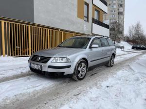 Pelēks Volkswagen Passat 2002 Viļņa, ar dzinēja tilpumu 1.90 L un nobraukumu 310 tūkst. km par 1350 €, foto  vietnē AUTOMOTO.COM.LV
