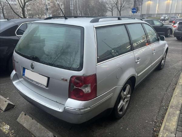 Grey Volkswagen Passat 2002 in Vilnius, with an engine capacity of 1.90 L and mileage of 399 thousand km for 999 €, photo 4 on AUTOMOTO.COM.LV