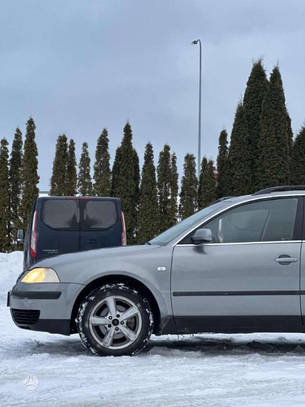 Pelēks Volkswagen Passat 2002 Viļņa, ar dzinēja tilpumu 1.90 L un nobraukumu 345 tūkst. km par 1350 €, foto 5 vietnē AUTOMOTO.COM.LV