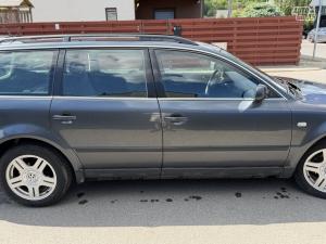 Pelēks Volkswagen Passat 2002 Kauņa, ar dzinēja tilpumu 1.90 L un nobraukumu 305 tūkst. km par 1350 €, foto 5 vietnē AUTOMOTO.COM.LV