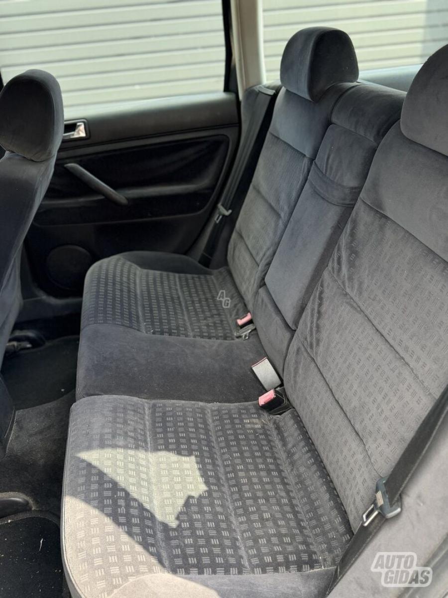 Pelēks Volkswagen Passat 2002 Kauņa, ar dzinēja tilpumu 1.90 L un nobraukumu 305 tūkst. km par 1350 €, foto 16 vietnē AUTOMOTO.COM.LV