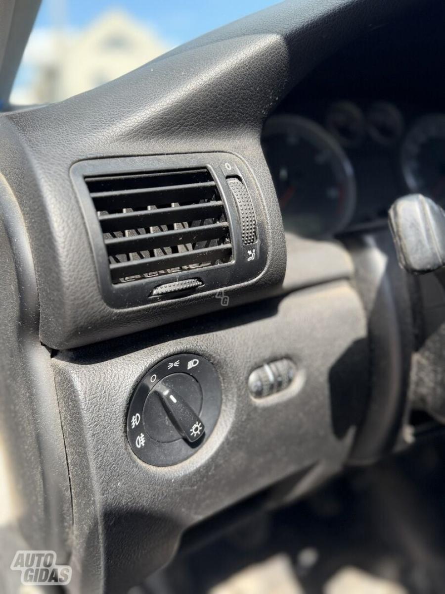 Pelēks Volkswagen Passat 2002 Kauņa, ar dzinēja tilpumu 1.90 L un nobraukumu 305 tūkst. km par 1350 €, foto 18 vietnē AUTOMOTO.COM.LV