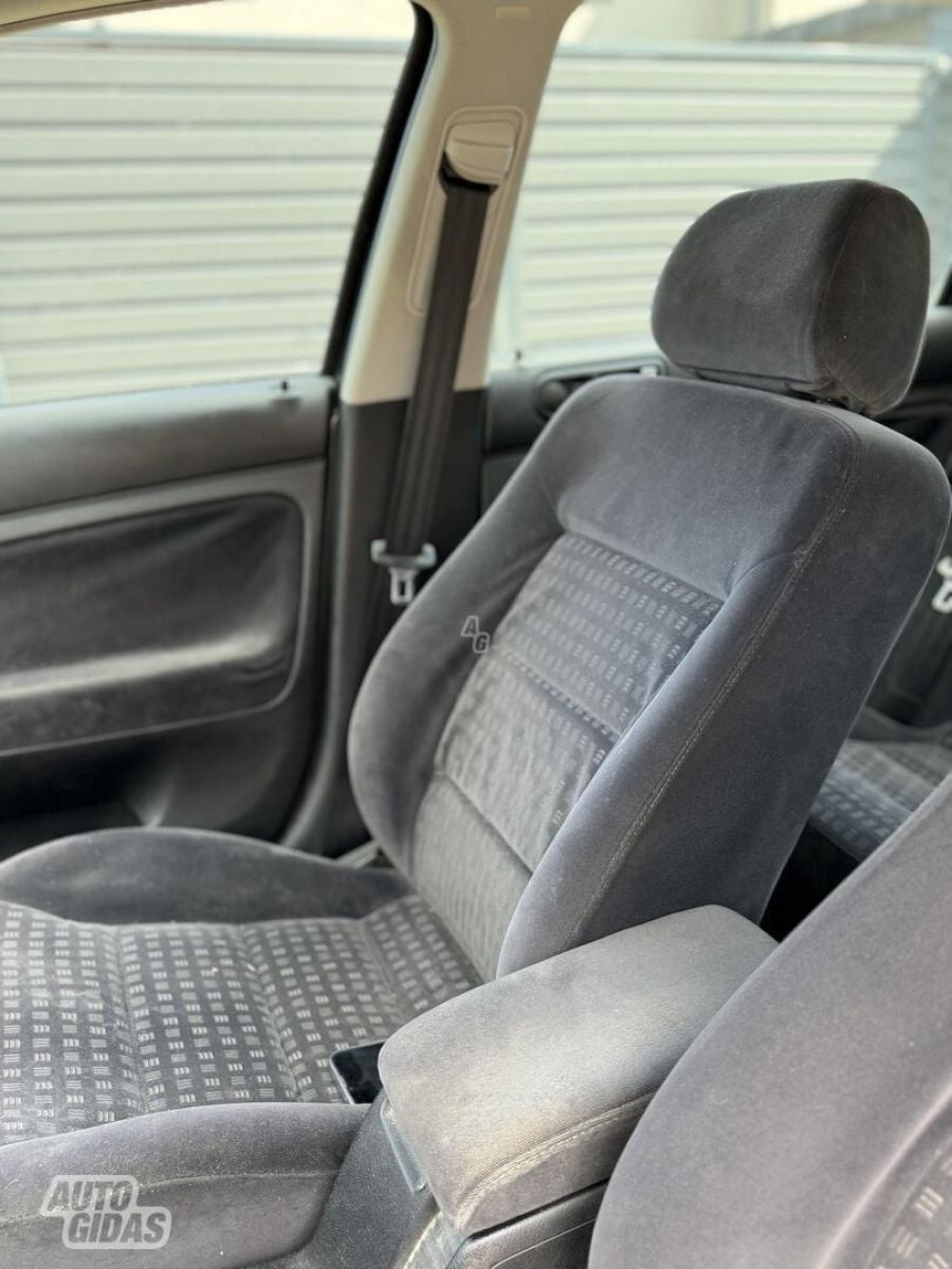 Pelēks Volkswagen Passat 2002 Kauņa, ar dzinēja tilpumu 1.90 L un nobraukumu 305 tūkst. km par 1350 €, foto 20 vietnē AUTOMOTO.COM.LV