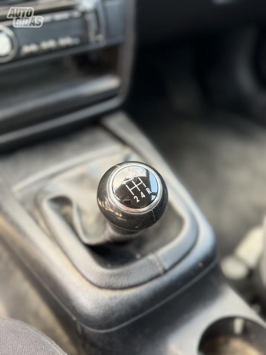 Pelēks Volkswagen Passat 2002 Kauņa, ar dzinēja tilpumu 1.90 L un nobraukumu 305 tūkst. km par 1350 €, foto 22 vietnē AUTOMOTO.COM.LV