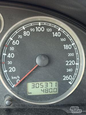 Pelēks Volkswagen Passat 2002 Kauņa, ar dzinēja tilpumu 1.90 L un nobraukumu 305 tūkst. km par 1350 €, foto 25 vietnē AUTOMOTO.COM.LV