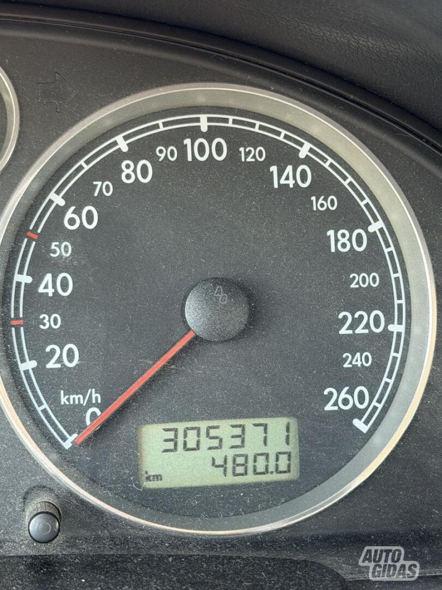 Pelēks Volkswagen Passat 2002 Kauņa, ar dzinēja tilpumu 1.90 L un nobraukumu 305 tūkst. km par 1350 €, foto 25 vietnē AUTOMOTO.COM.LV