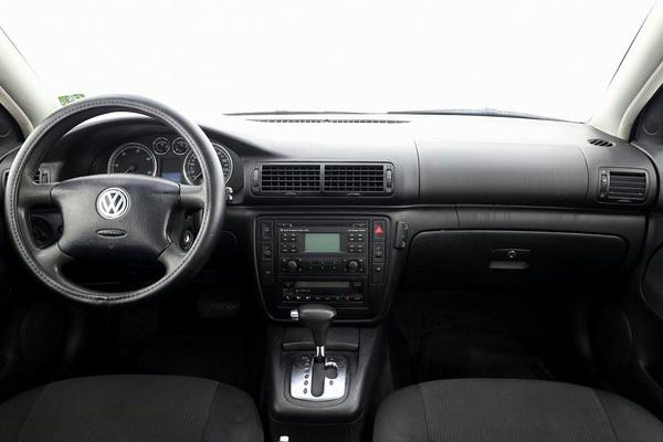 Pelēks Volkswagen Passat 2002 Tallina, ar dzinēja tilpumu 1.90 L un nobraukumu 309 tūkst. km par 1299 €, foto 5 vietnē AUTOMOTO.COM.LV
