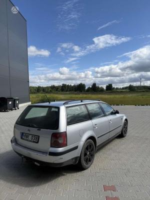 Pelēks Volkswagen Passat 2002 Šauļi, ar dzinēja tilpumu 1.90 L un nobraukumu 350 tūkst. km par 1350 €, foto 4 vietnē AUTOMOTO.COM.LV