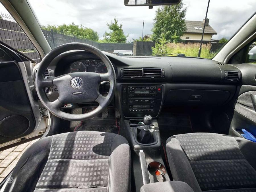 Pelēks Volkswagen Passat 2002 Klaipėda, ar dzinēja tilpumu 1.90 L un nobraukumu 290 tūkst. km par 1300 €, foto 5 vietnē AUTOMOTO.COM.LV