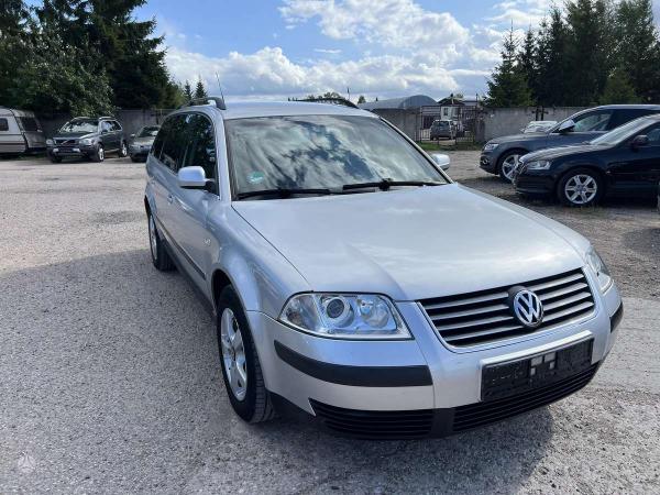 Grey Volkswagen Passat 2002 in Utena, with an engine capacity of 1.90 L and mileage of 260 thousand km for 1900 €, photo 3 on AUTOMOTO.COM.LV