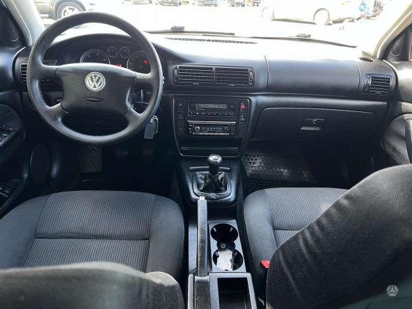 Grey Volkswagen Passat 2002 in Utena, with an engine capacity of 1.90 L and mileage of 260 thousand km for 1900 €, photo 9 on AUTOMOTO.COM.LV