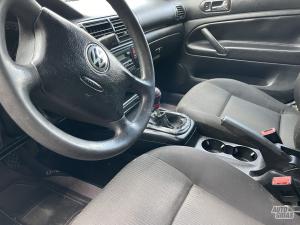 Grey Volkswagen Passat 2002 in Alytus, with an engine capacity of 1.90 L and mileage of 428 thousand km for 600 €, photo 6 on AUTOMOTO.COM.LV
