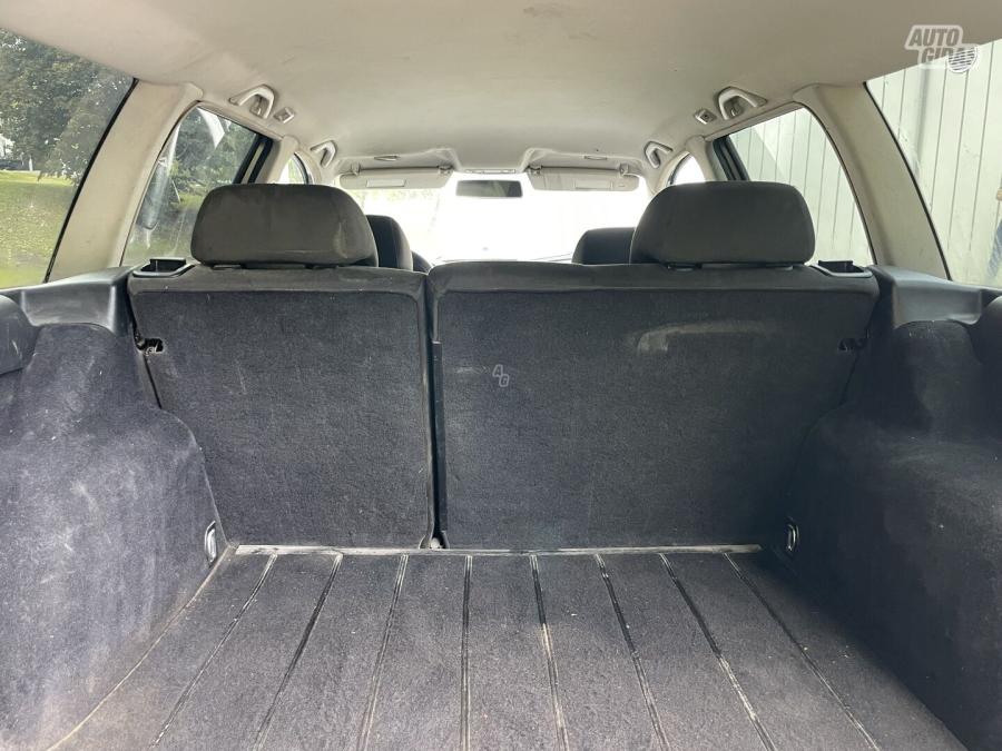 Grey Volkswagen Passat 2002 in Alytus, with an engine capacity of 1.90 L and mileage of 428 thousand km for 600 €, photo 9 on AUTOMOTO.COM.LV