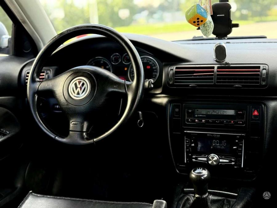 Grey Volkswagen Passat 2002 in Kaunas, with an engine capacity of 1.90 L and mileage of 377 thousand km for 1500 €, photo 14 on AUTOMOTO.COM.LV