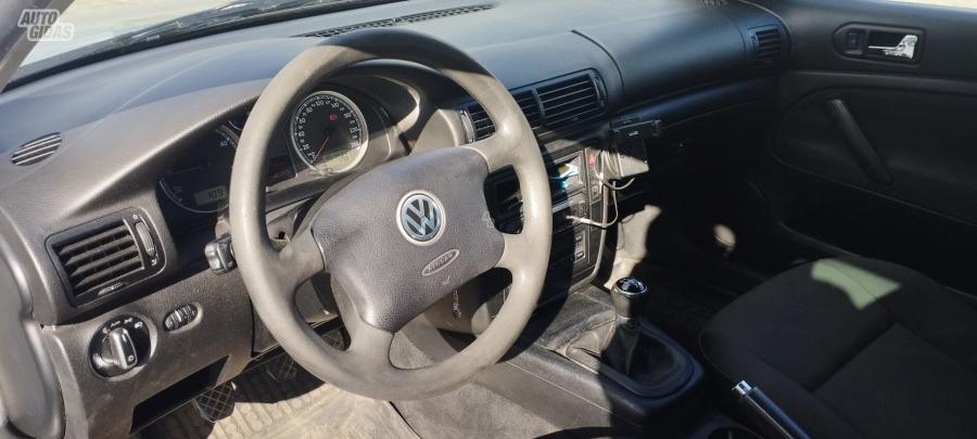 Grey Volkswagen Passat 2002 in Kaunas, with an engine capacity of 1.90 L and mileage of 351 thousand km for 999 €, photo 8 on AUTOMOTO.COM.LV