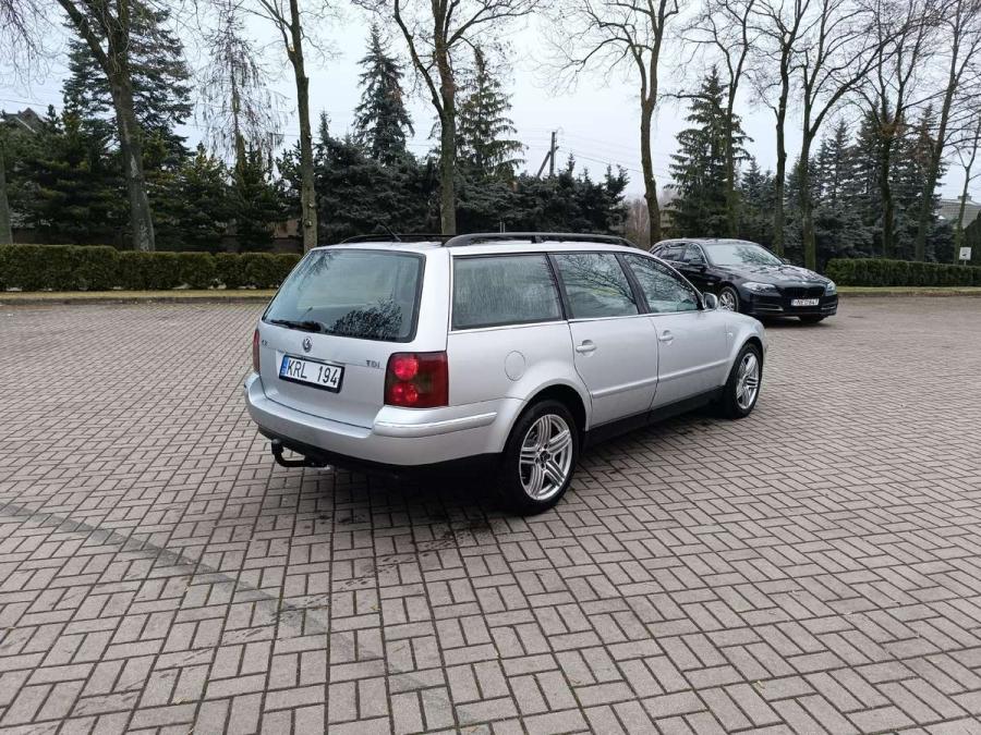Grey Volkswagen Passat 2003 in Marijampole, with an engine capacity of 1.90 L and mileage of 400 thousand km for 1750 €, photo 4 on AUTOMOTO.COM.LV