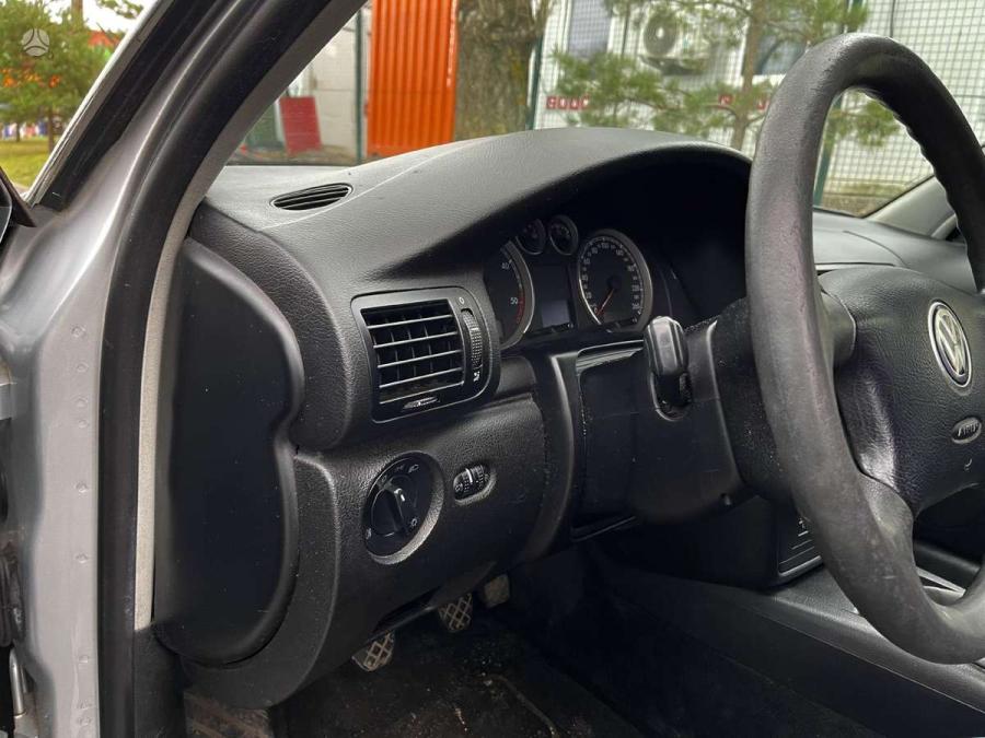 Pelēks Volkswagen Passat 2003 Klaipėda, ar dzinēja tilpumu 1.90 L un nobraukumu 287 tūkst. km par 1290 €, foto 8 vietnē AUTOMOTO.COM.LV