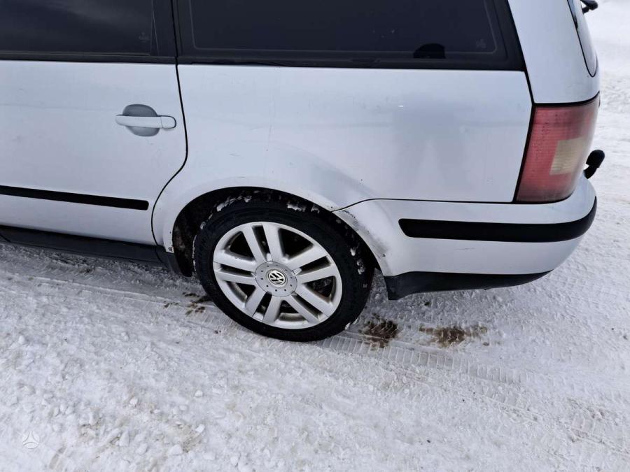 Grey Volkswagen Passat 2003 in Radviliskis, with an engine capacity of 1.97 L and mileage of 480 thousand km for 950 €, photo 9 on AUTOMOTO.COM.LV