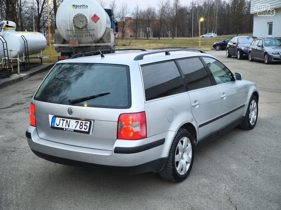 Grey Volkswagen Passat 2003 in Siauliai, with an engine capacity of 1.90 L and mileage of 428 thousand km for 1200 €, photo 4 on AUTOMOTO.COM.LV
