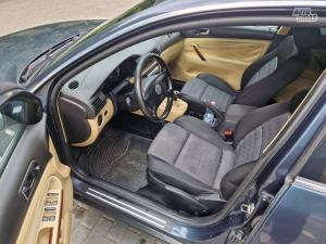 Grey Volkswagen Passat 2003 in Vilnius, with an engine capacity of 1.90 L and mileage of 381 thousand km for 1650 €, photo 12 on AUTOMOTO.COM.LV