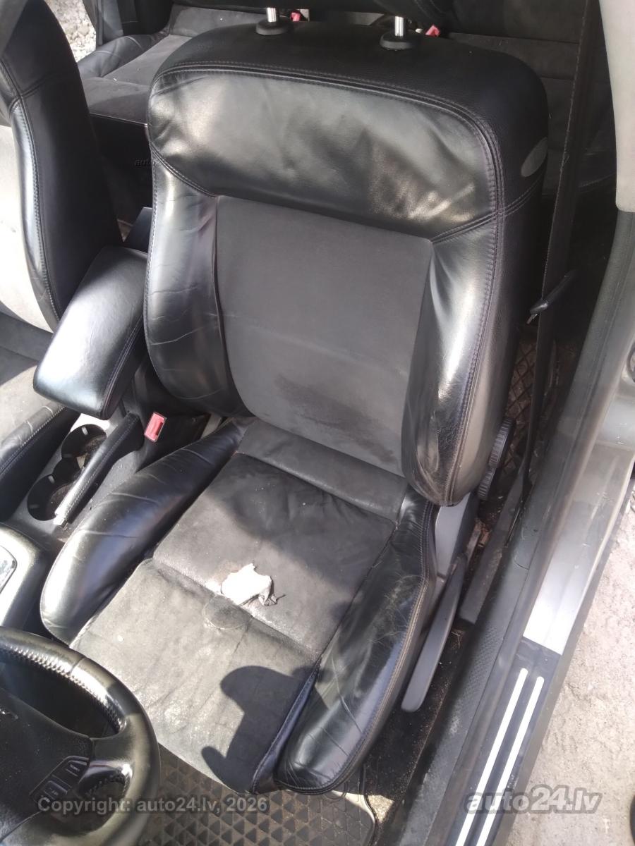 Grey Volkswagen Passat 2003 in Tallinn, with an engine capacity of 2.50 L and mileage of 453 thousand km for 1499 €, photo 15 on AUTOMOTO.COM.LV
