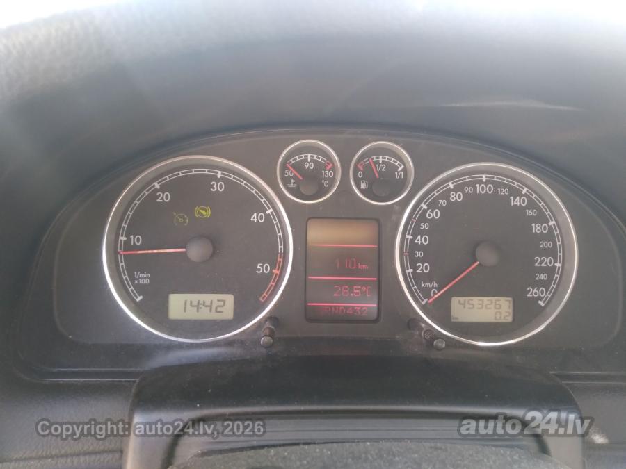 Grey Volkswagen Passat 2003 in Tallinn, with an engine capacity of 2.50 L and mileage of 453 thousand km for 1499 €, photo 27 on AUTOMOTO.COM.LV
