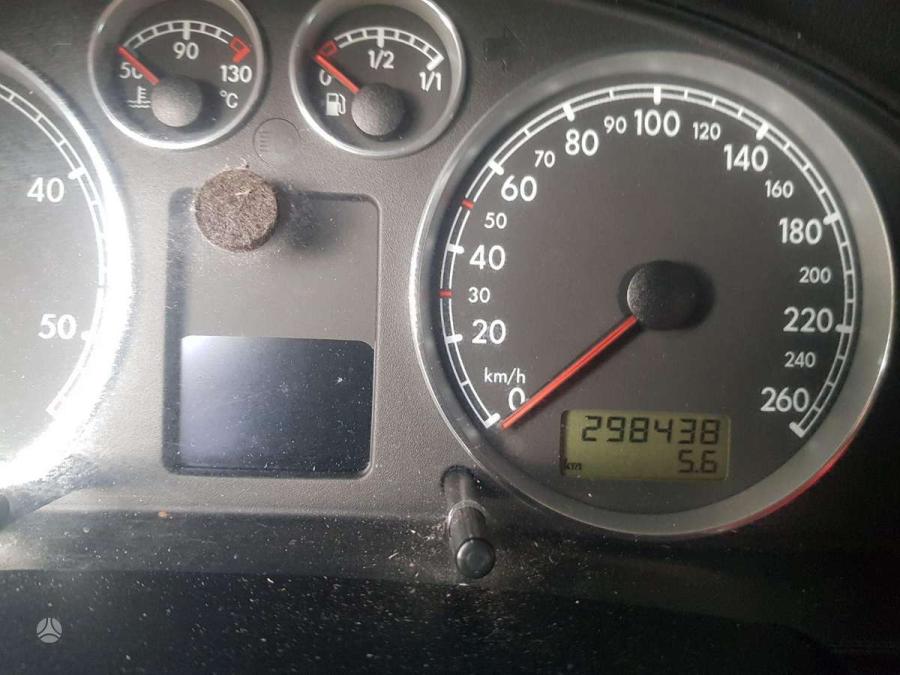 Pelēks Volkswagen Passat 2003 Utena, ar dzinēja tilpumu 1.90 L un nobraukumu 298 tūkst. km par 1850 €, foto 11 vietnē AUTOMOTO.COM.LV