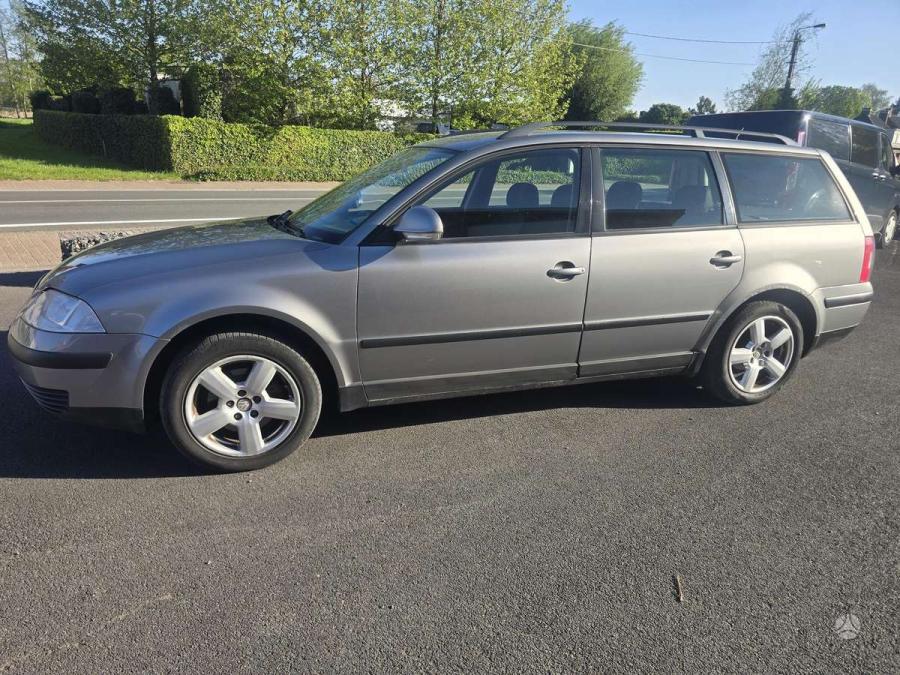 Grey Volkswagen Passat 2003 in Raseiniai, with an engine capacity of 1.90 L and mileage of 465 thousand km for 1000 €, photo 3 on AUTOMOTO.COM.LV