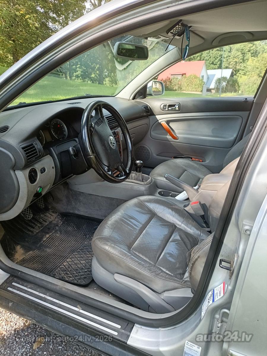 Grey Volkswagen Passat 2003 in Otepaa, with an engine capacity of 2.50 L and mileage of 300 thousand km for 1800 €, photo 11 on AUTOMOTO.COM.LV