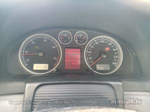 Grey Volkswagen Passat 2003 in Otepaa, with an engine capacity of 2.50 L and mileage of 300 thousand km for 1800 €, photo 13 on AUTOMOTO.COM.LV