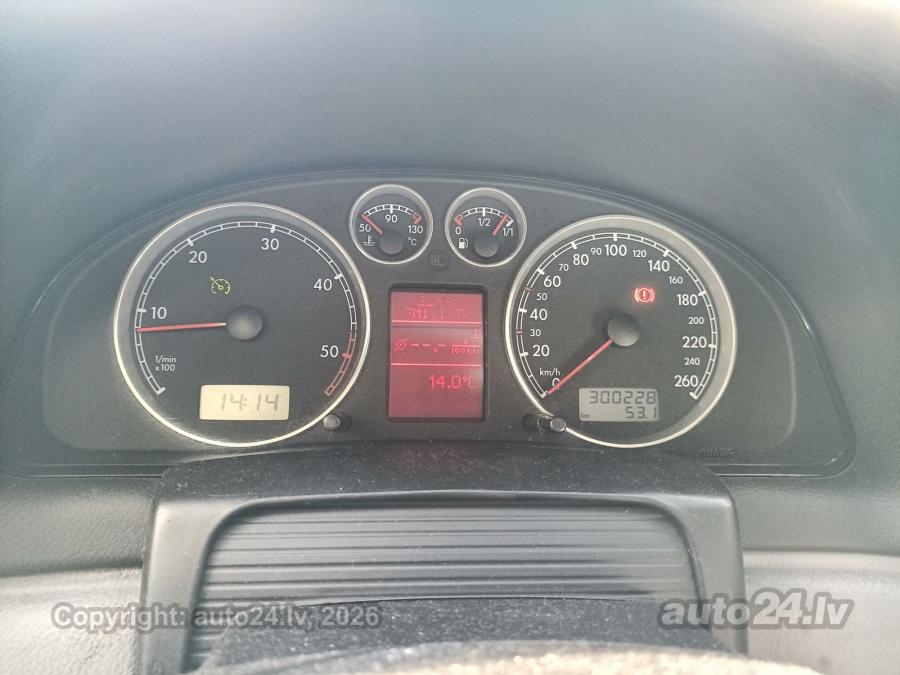 Grey Volkswagen Passat 2003 in Otepaa, with an engine capacity of 2.50 L and mileage of 300 thousand km for 1800 €, photo 13 on AUTOMOTO.COM.LV