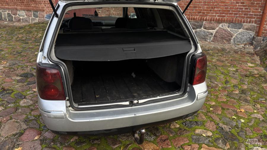 Grey Volkswagen Passat 2003 in Silute, with an engine capacity of 1.90 L and mileage of 402 thousand km for 950 €, photo 8 on AUTOMOTO.COM.LV