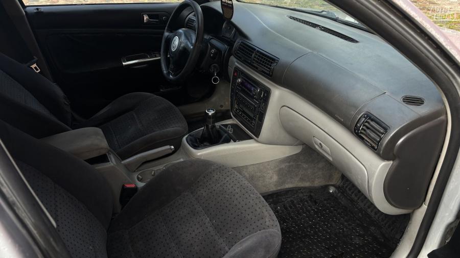 Grey Volkswagen Passat 2003 in Silute, with an engine capacity of 1.90 L and mileage of 402 thousand km for 950 €, photo 15 on AUTOMOTO.COM.LV