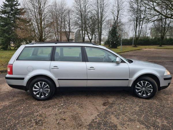 Grey Volkswagen Passat 2004 in Klaipeda, with an engine capacity of 1.90 L and mileage of 315 thousand km for 2450 €, photo 3 on AUTOMOTO.COM.LV