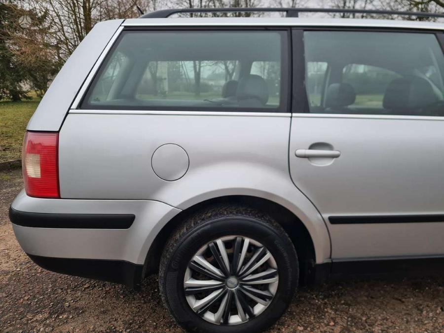 Grey Volkswagen Passat 2004 in Klaipeda, with an engine capacity of 1.90 L and mileage of 315 thousand km for 2450 €, photo 33 on AUTOMOTO.COM.LV