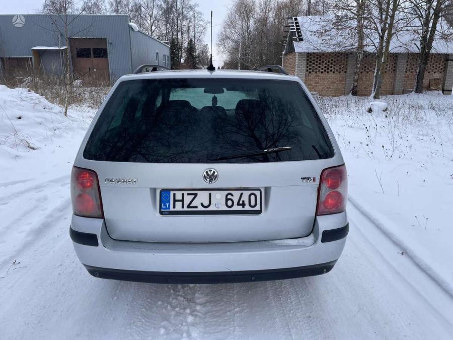 Pelēks Volkswagen Passat 2004 Šauļi, ar dzinēja tilpumu 1.90 L un nobraukumu 292 tūkst. km par 590 €, foto 4 vietnē AUTOMOTO.COM.LV