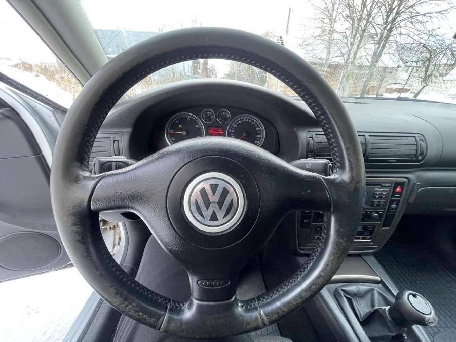 Pelēks Volkswagen Passat 2004 Šauļi, ar dzinēja tilpumu 1.90 L un nobraukumu 292 tūkst. km par 590 €, foto 14 vietnē AUTOMOTO.COM.LV