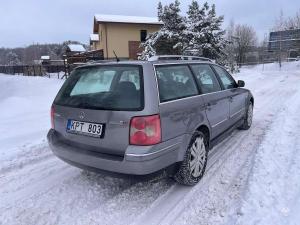Grey Volkswagen Passat 2004 in Vilnius, with an engine capacity of 1.90 L and mileage of 350 thousand km for 1450 €, photo 3 on AUTOMOTO.COM.LV